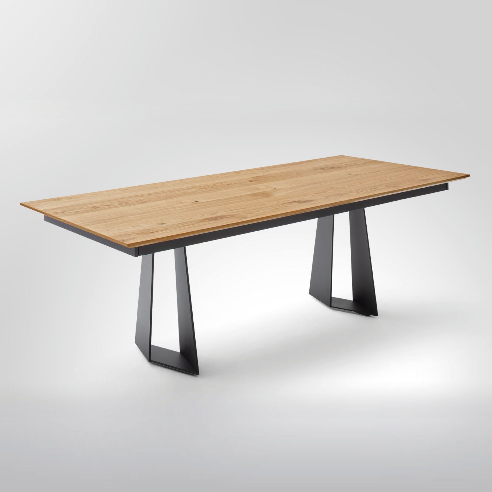 Venjakob Chic Dining Table | Abitare UK