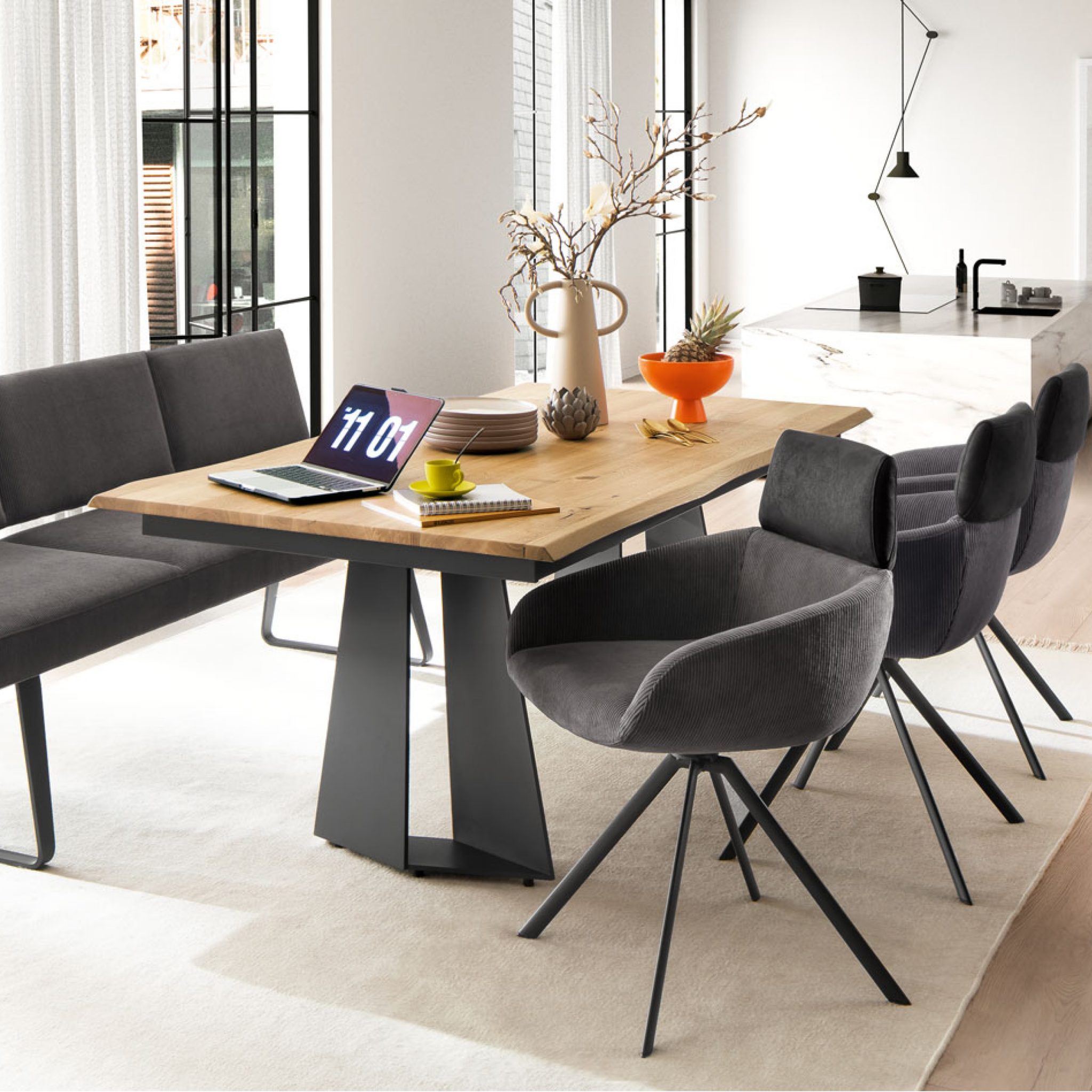 Venjakob Chic Dining Table | Abitare UK